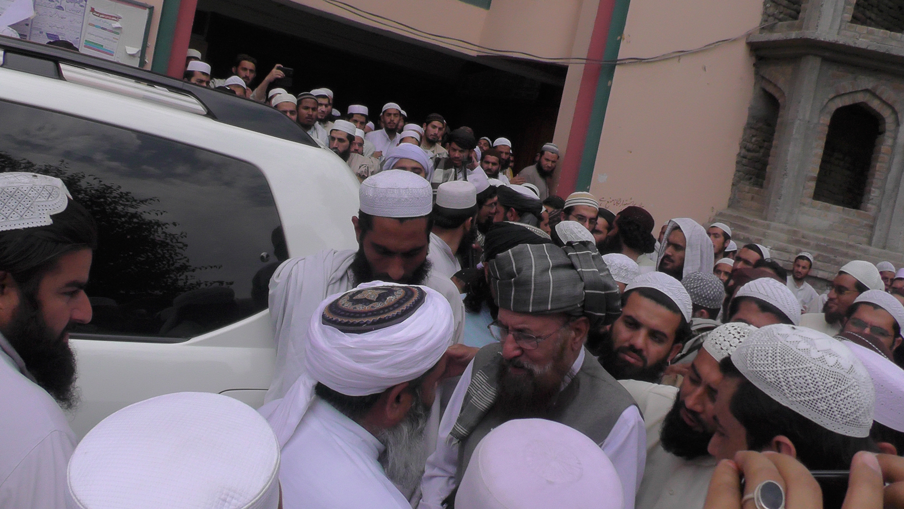 Jamia Haqania Akora Khatak main Molana Ilyas Ghuman ki Aamad aor Sabaq ...